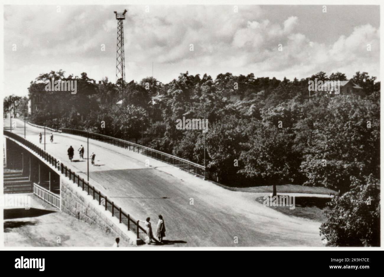 Bridge over tracks hi-res stock photography and images - Alamy