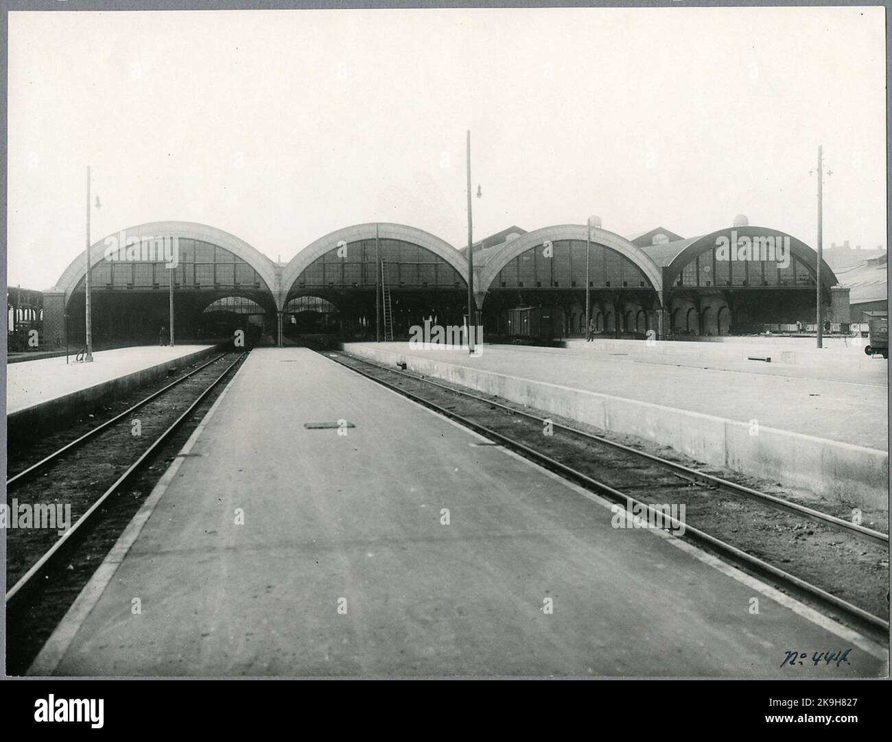 Platforms and railway hall at Malmö Central Station Stock Photo - Alamy
