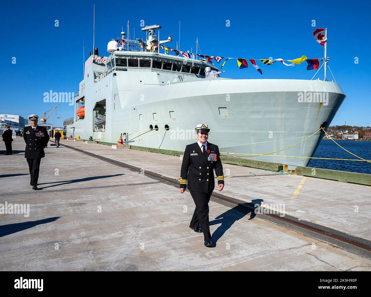 Canada. 28th Oct, 2022. Navy commander Vice-Admiral Angus Topshee, left ...