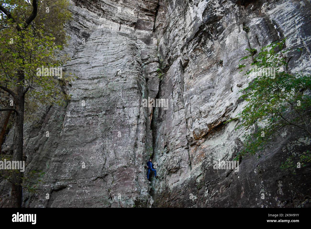 Side of the cliff hi-res stock photography and images - Alamy