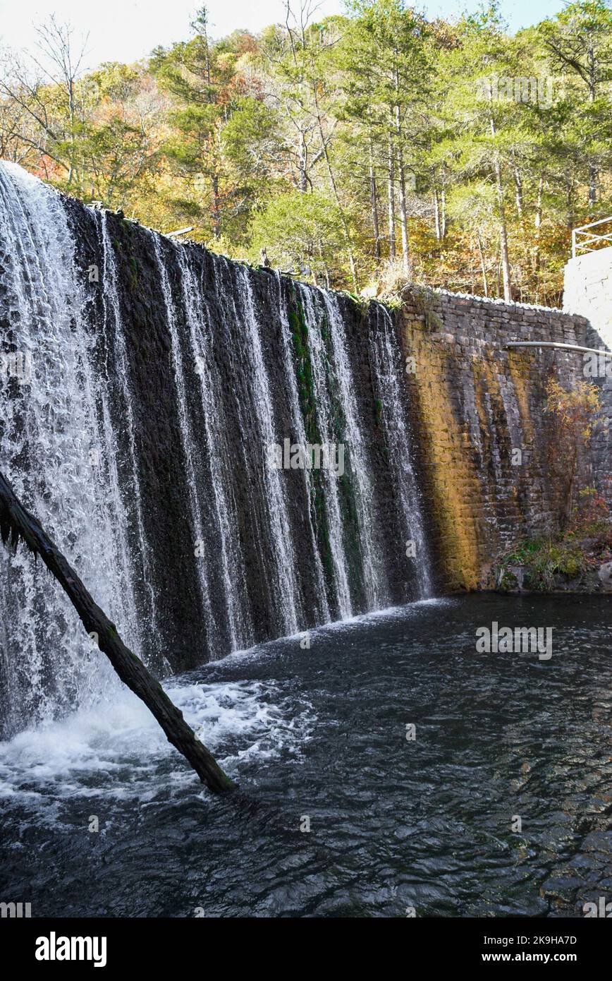 picture of a dam overflowing with water Stock Photo - Alamy