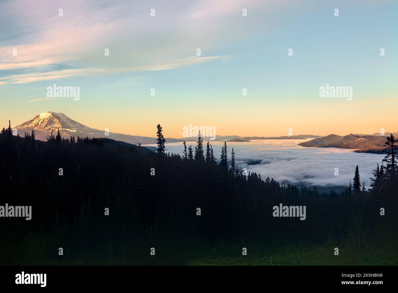 Pct mt adams hi-res stock photography and images - Alamy