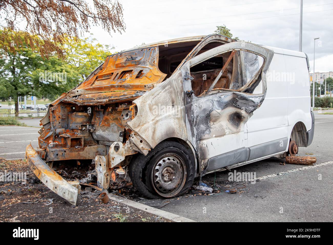 Abandoned minivan hi-res stock photography and images - Alamy