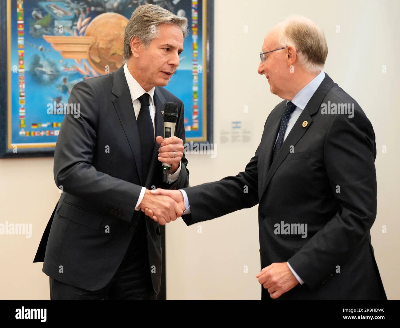 Canada. 28th Oct, 2022. US Secretary of State Antony Blinken shakes ...