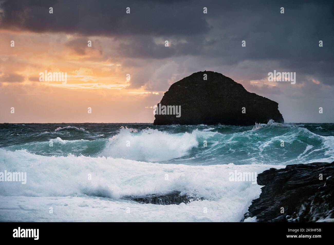 Sunset at Trebarwith Strand in Cornwall, England, UK Stock Photo - Alamy