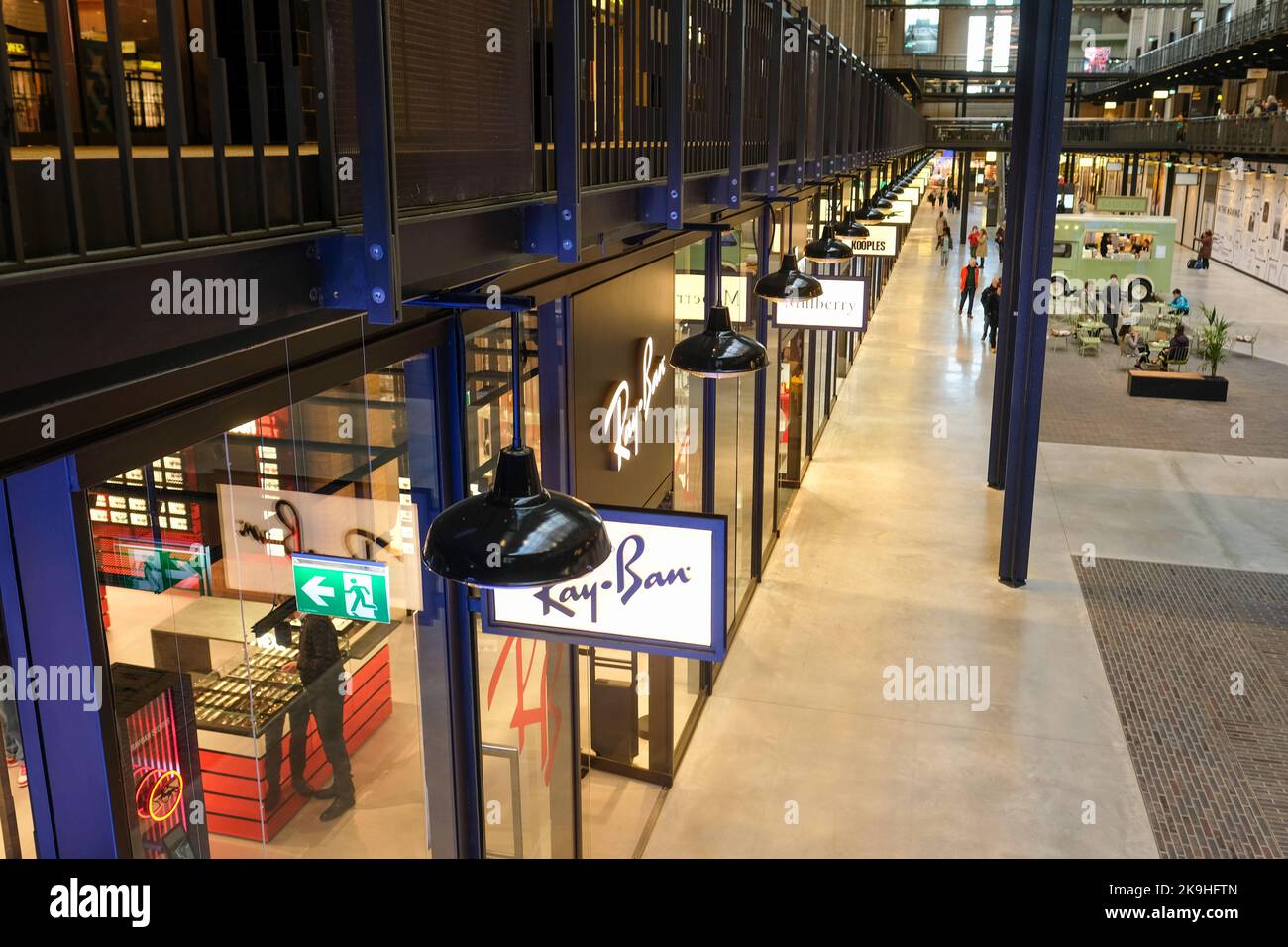 Battersea power station restaurant hi-res stock photography and images ...