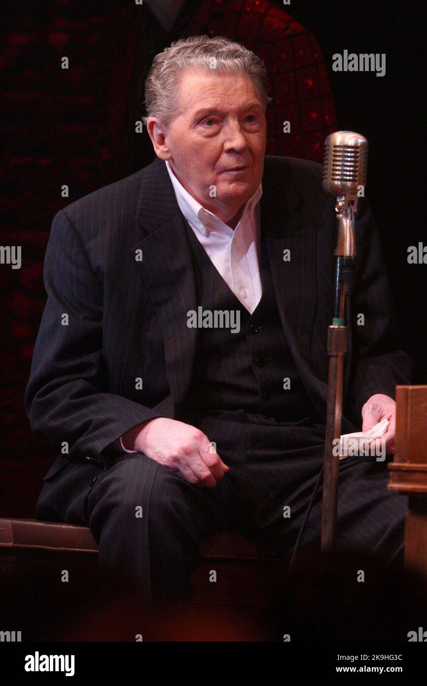 Jerry Lee Lewis performing with Broadway's "Million Dollar Quartet" at ...