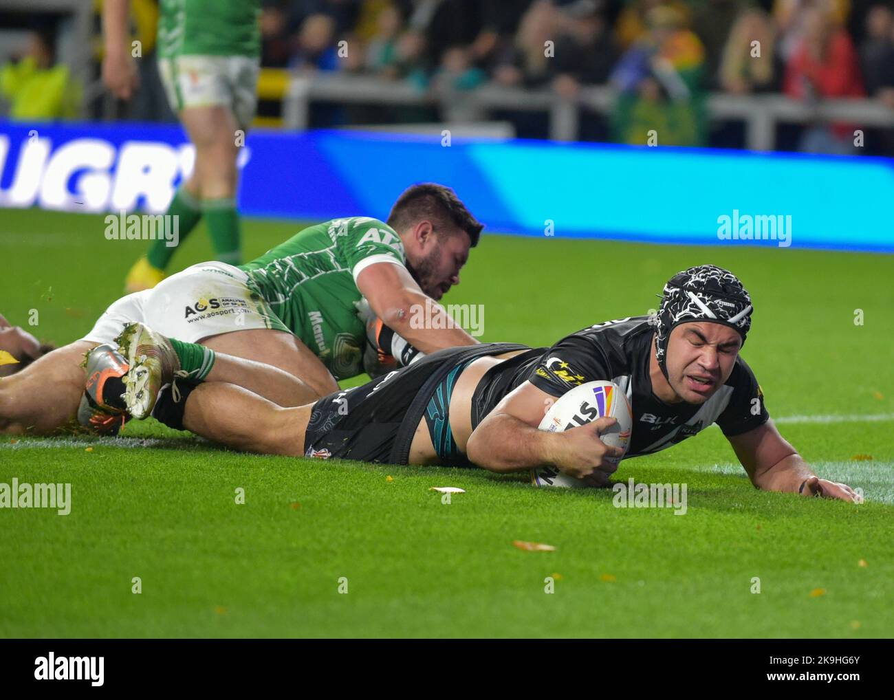 Leeds, UK. 28th Oct, 2022. Jahrome Hughes of New Zealand scores a try ...
