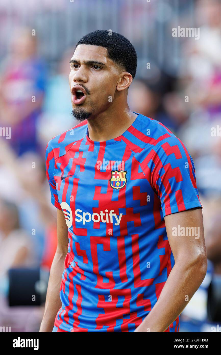 BARCELONA - AUG 28: Ronald Araujo in action during the LaLiga match ...