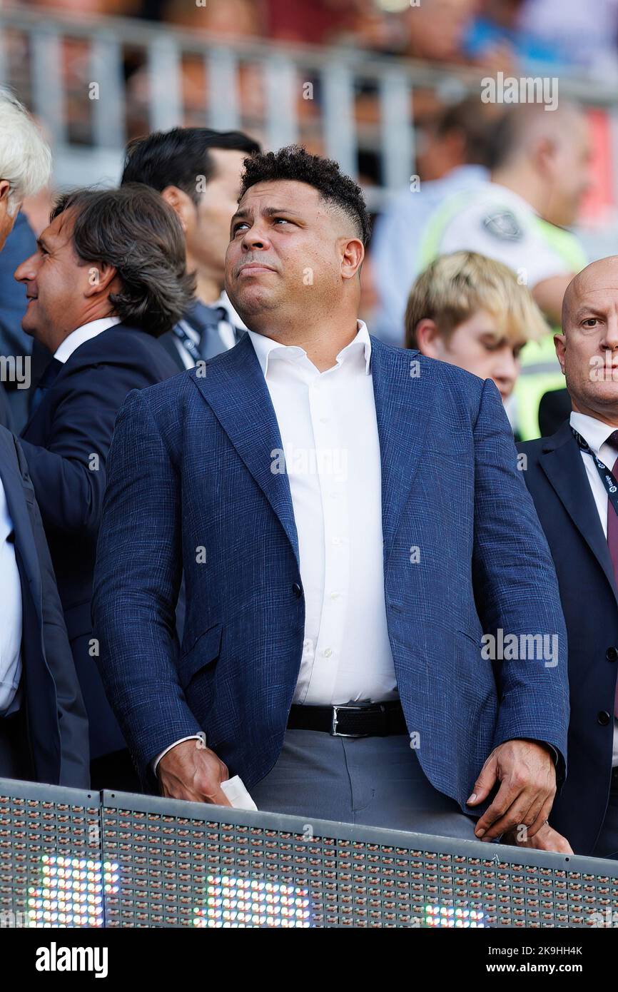 BARCELONA - AUG 28: Ronaldo Nazario prior to the LaLiga match between ...