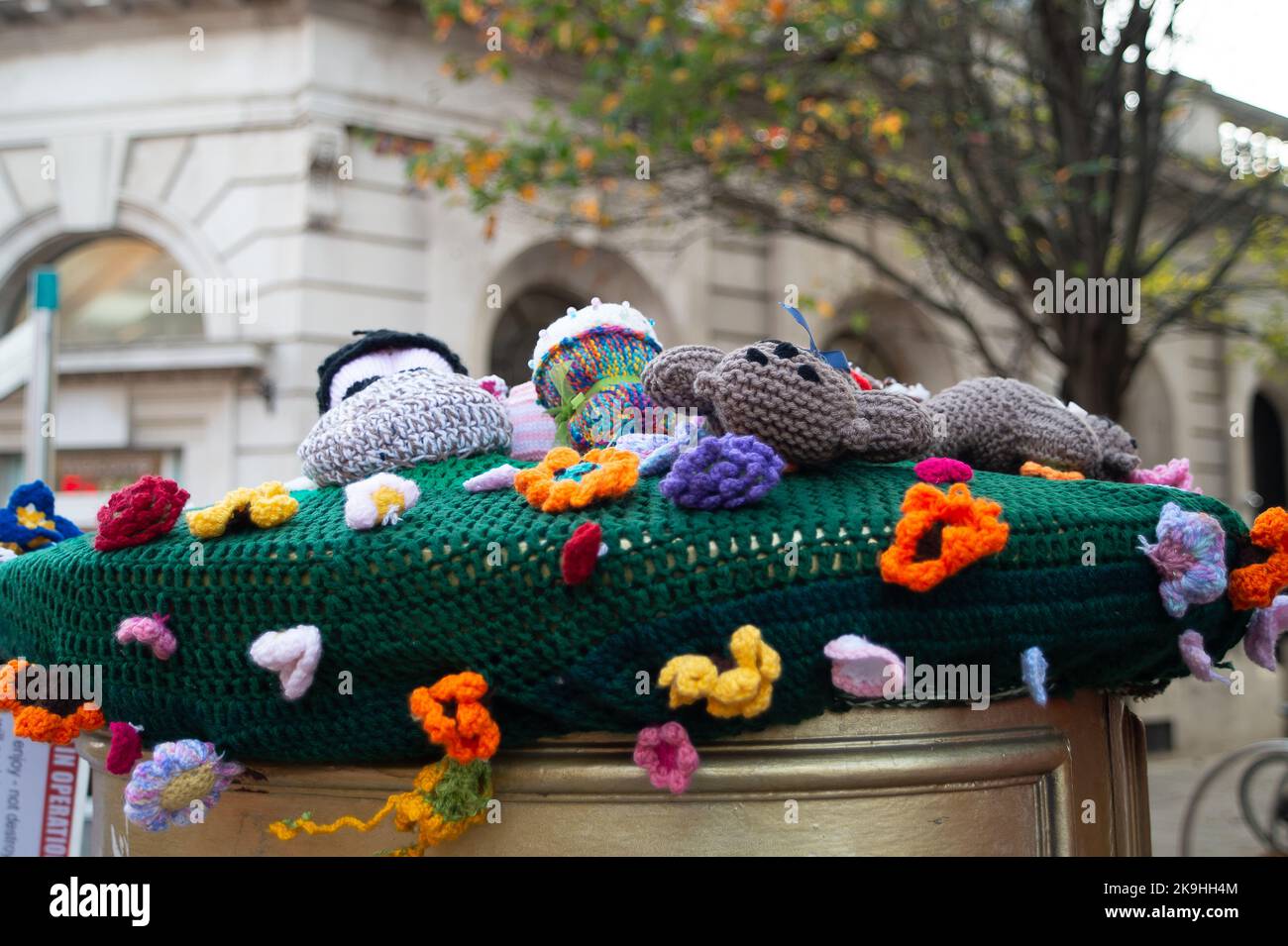 Royal post box toppers hi-res stock photography and images - Alamy
