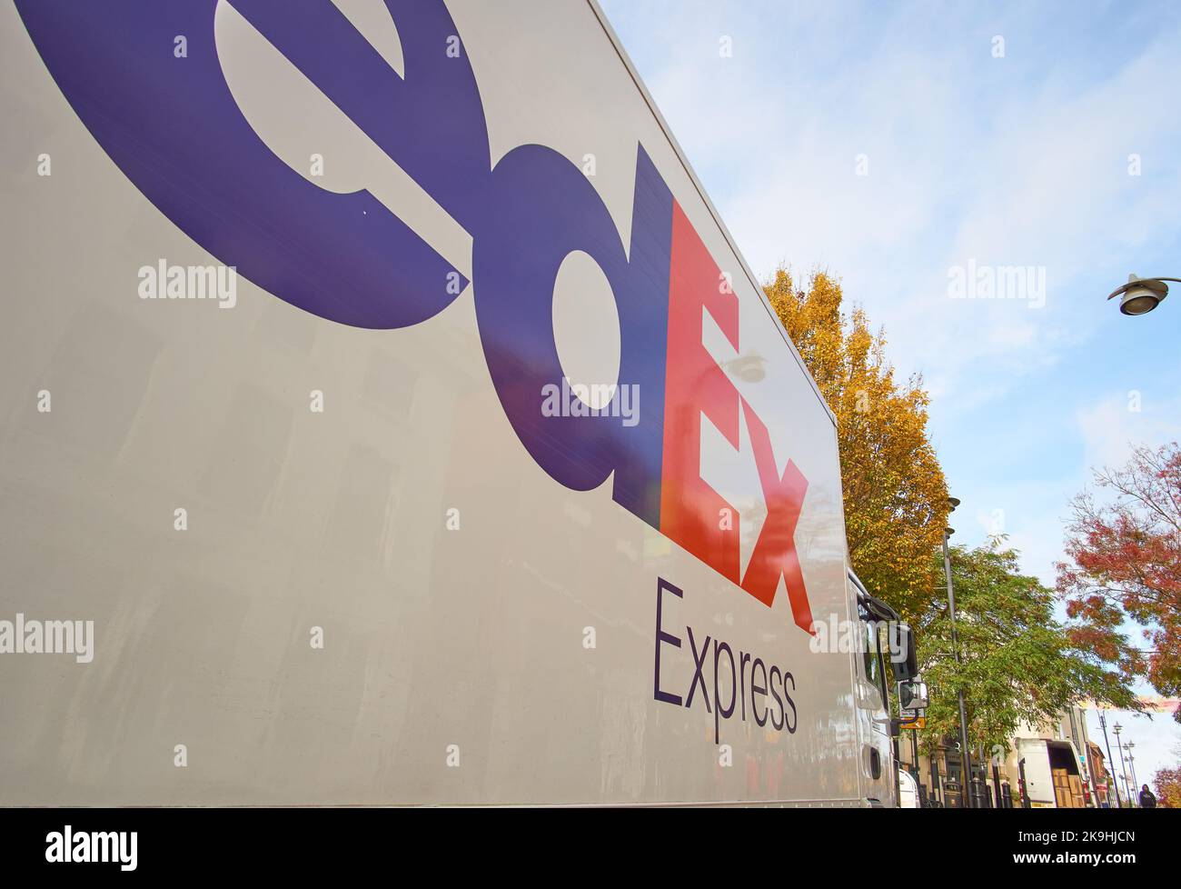 Parcel delivery van logo Stock Photo - Alamy