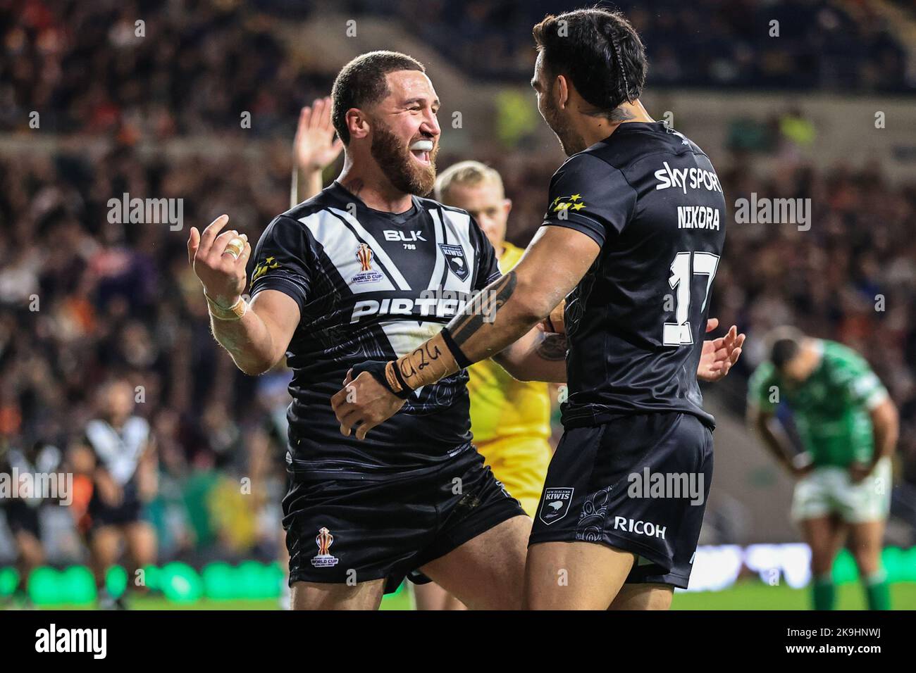 Sportkenny bromwich of new zealand celebrates his try hi-res stock ...