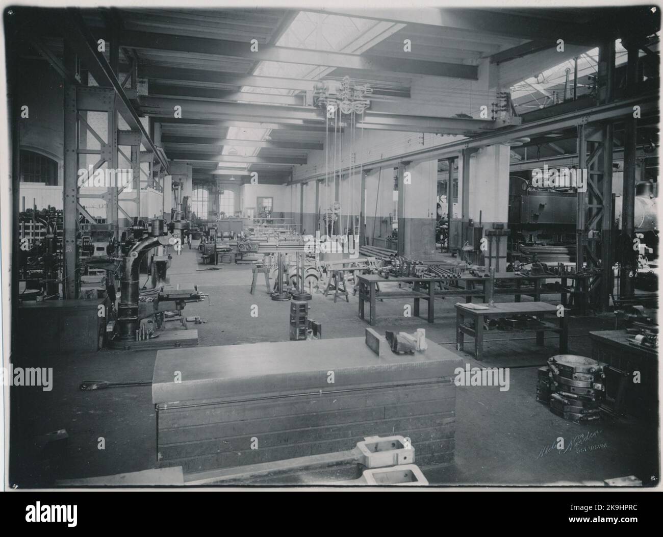 Interior of the machine shop seen to Öster. Steam locomotives are to ...