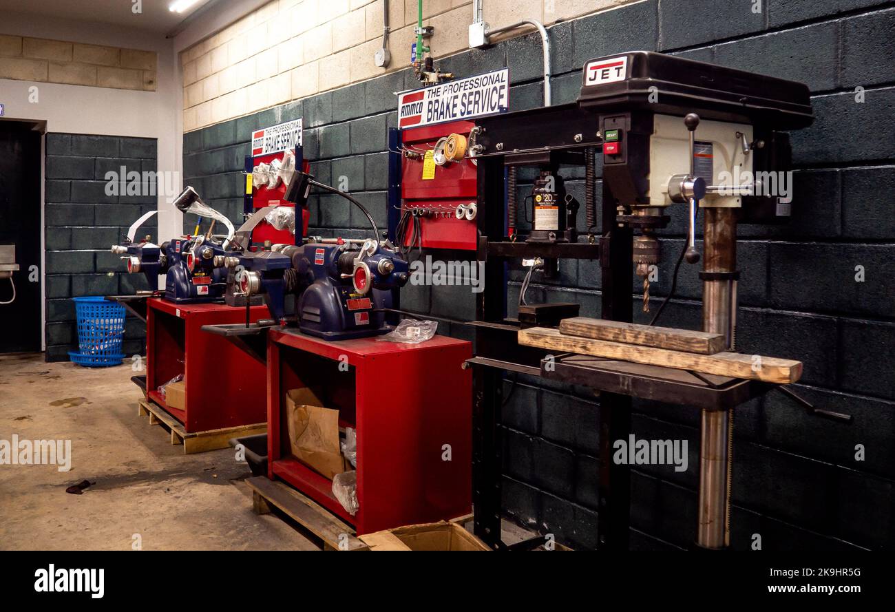 Professional mechanics workshop where automotive mechanics engineers ...