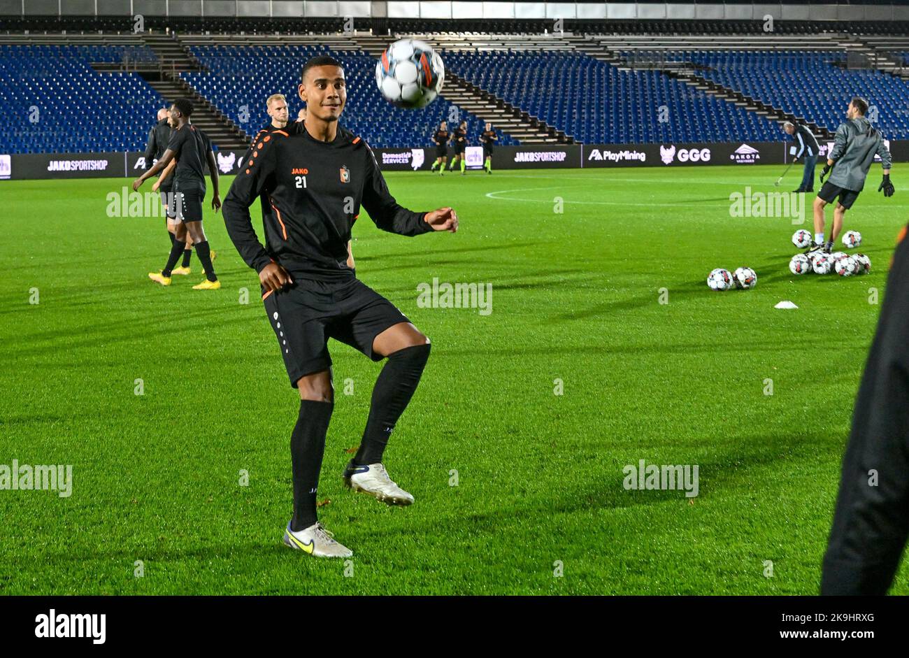 David Winke (21) of Deinze pictured during warming up of a soccer game ...