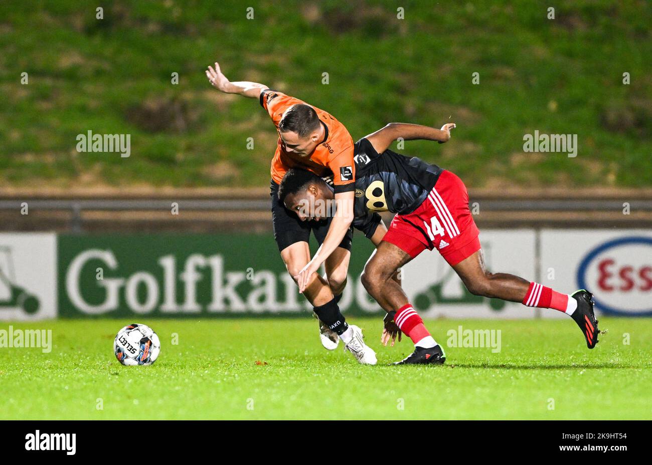 Leandre Filipe Kuavita (14) of Standard pictured fighting for the ball ...