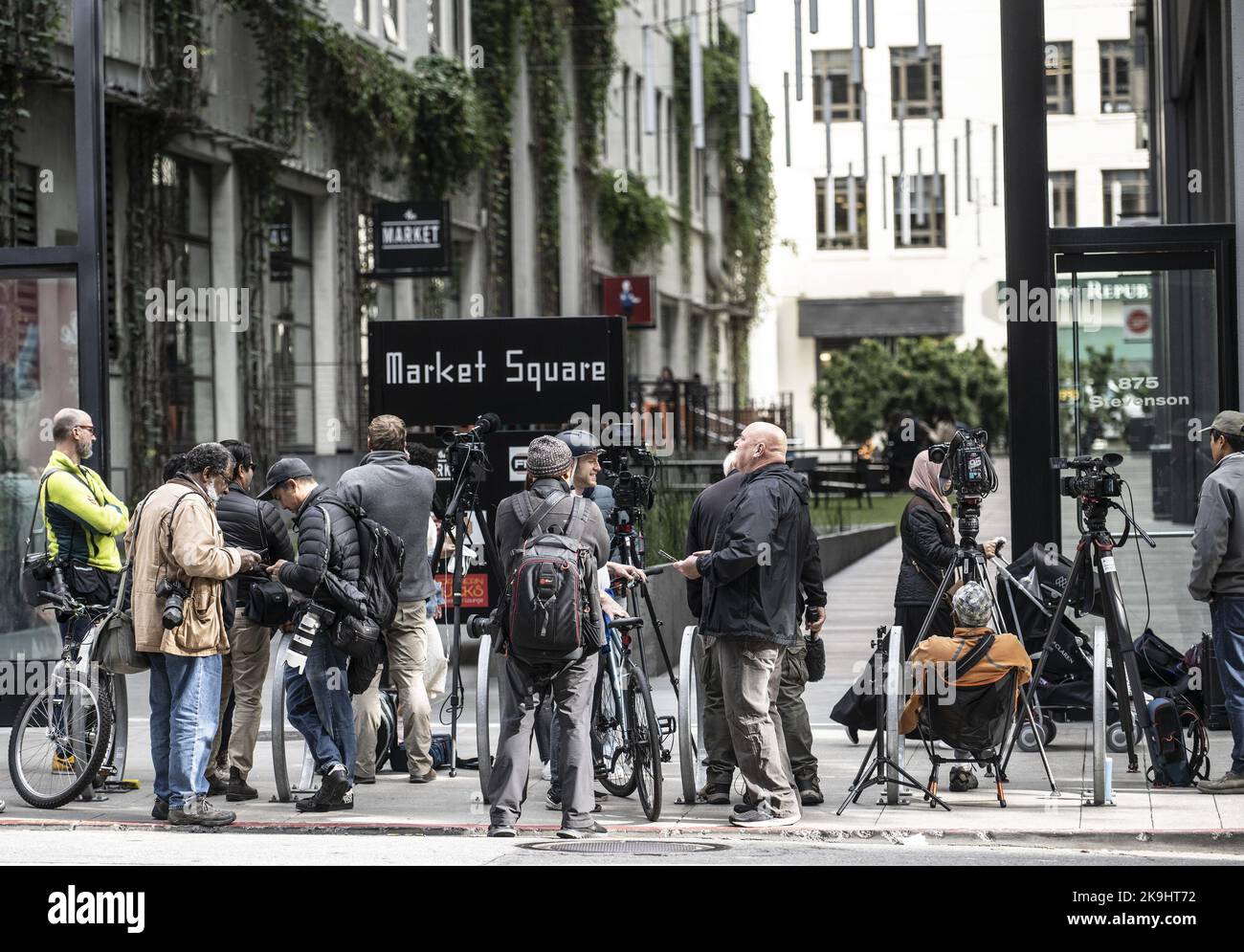 Media scrum hi-res stock photography and images - Alamy