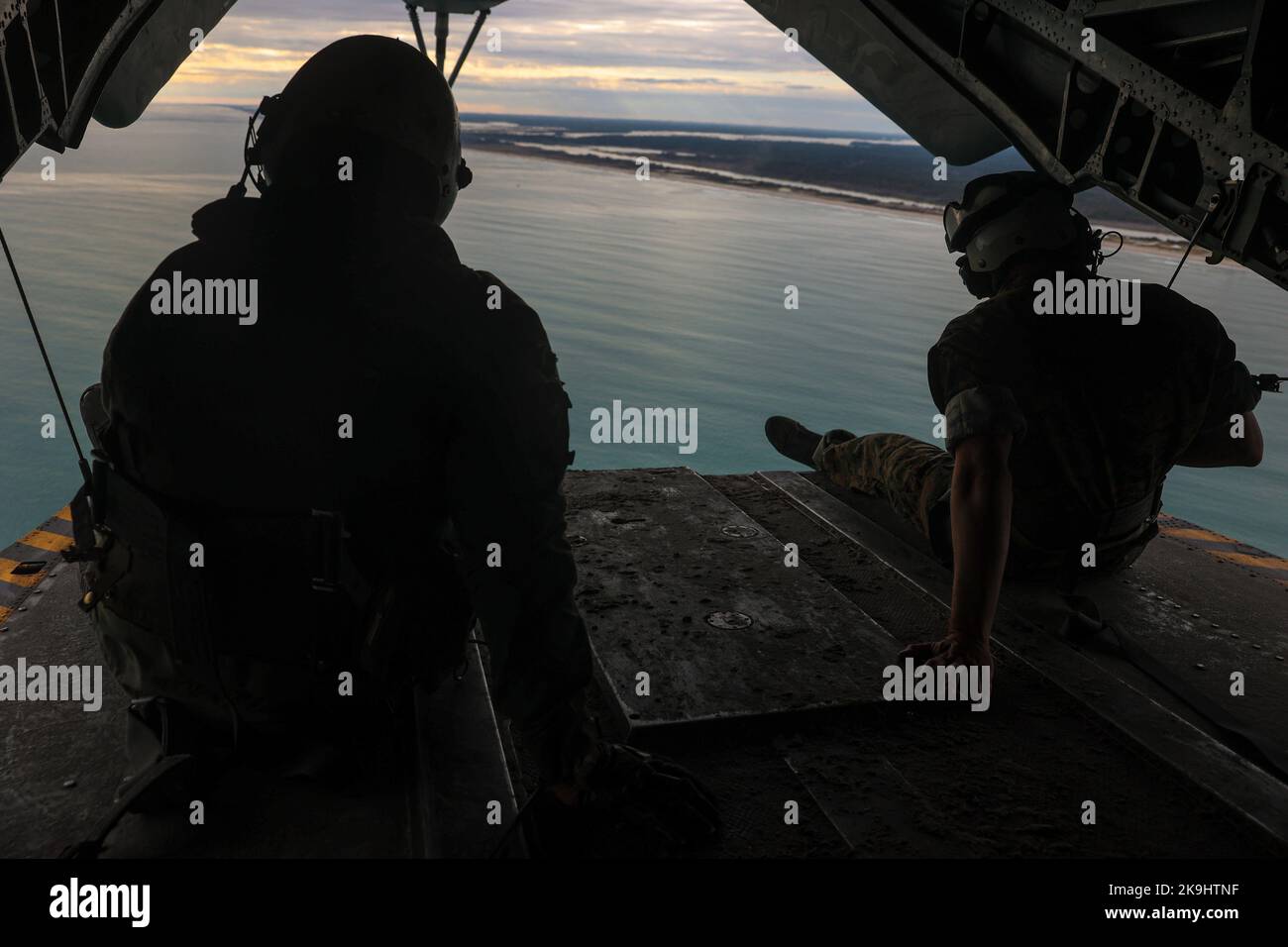 U.S. Marine Corps crew chief with Marine Heavy Helicopter Squadron (HMH ...