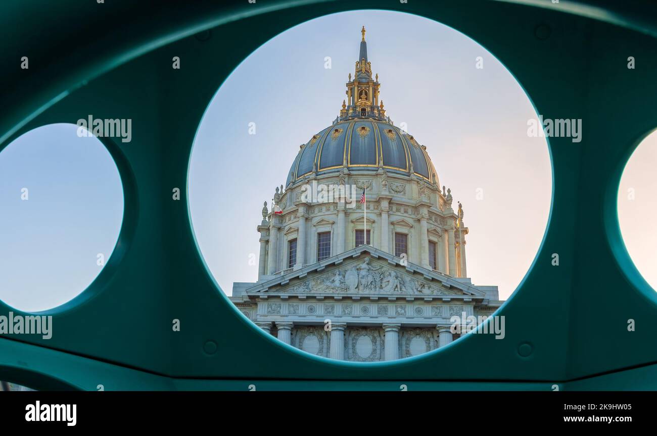 San francisco city hall building hi-res stock photography and images ...