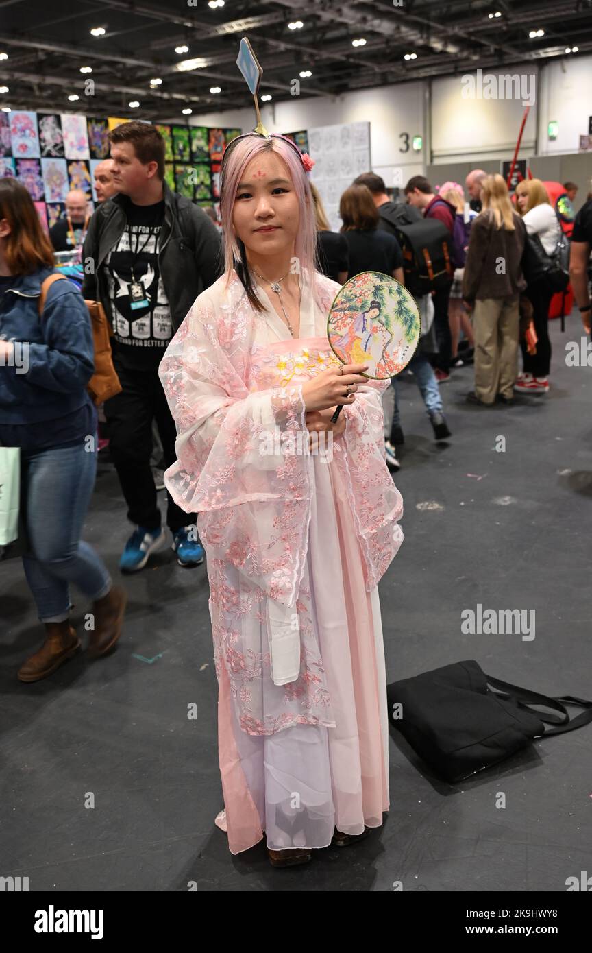 London, UK. 28th October 2022. A Chinese girl dress in Hanfu attends ...