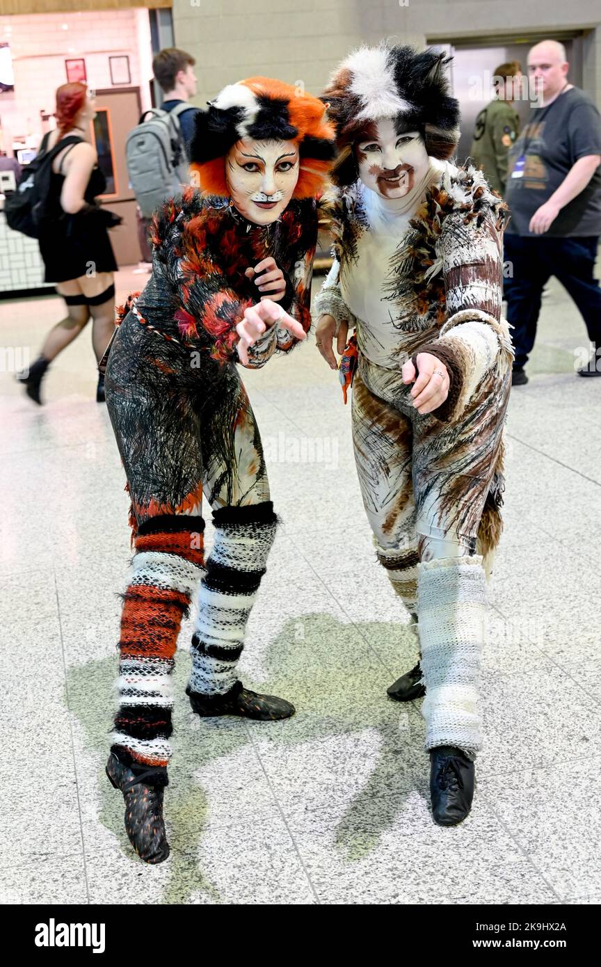 London, UK. 28th October 2022. People dress up in costumes of their ...