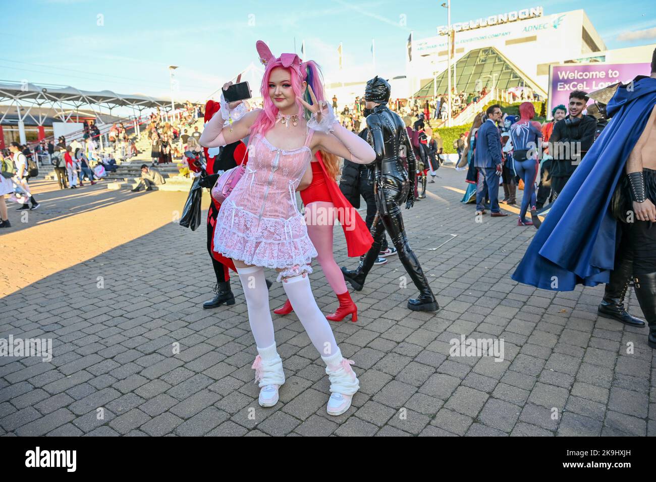 London, UK. 28th October 2022. People dress up in costumes of their ...