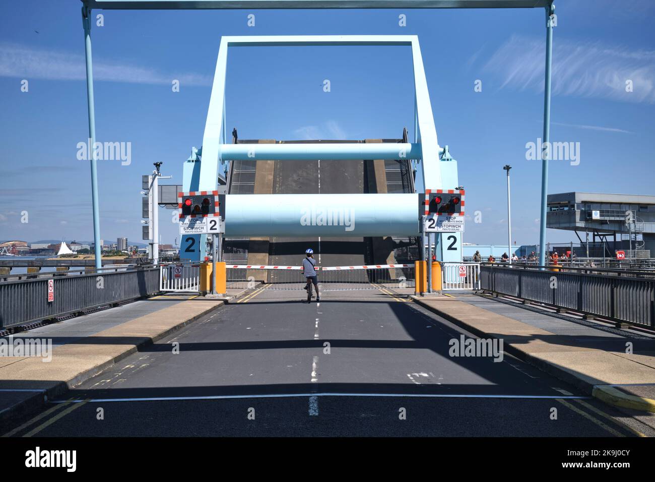 Entrance to cardiff bay and barrage hi-res stock photography and images ...