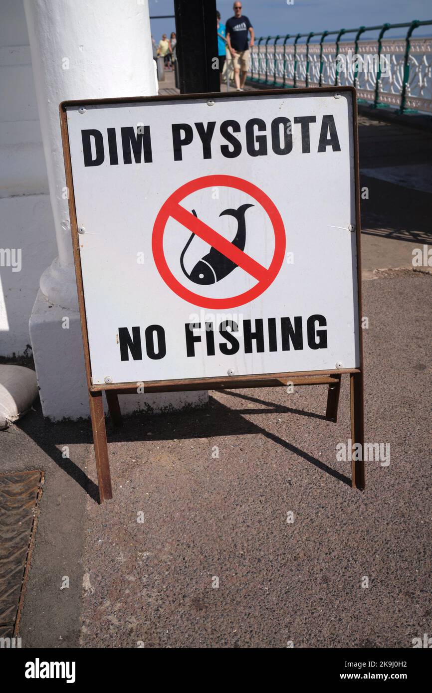 Warning sign no fishing hi-res stock photography and images - Alamy