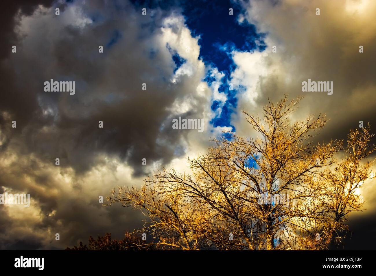 Mostly cloud hi-res stock photography and images - Alamy