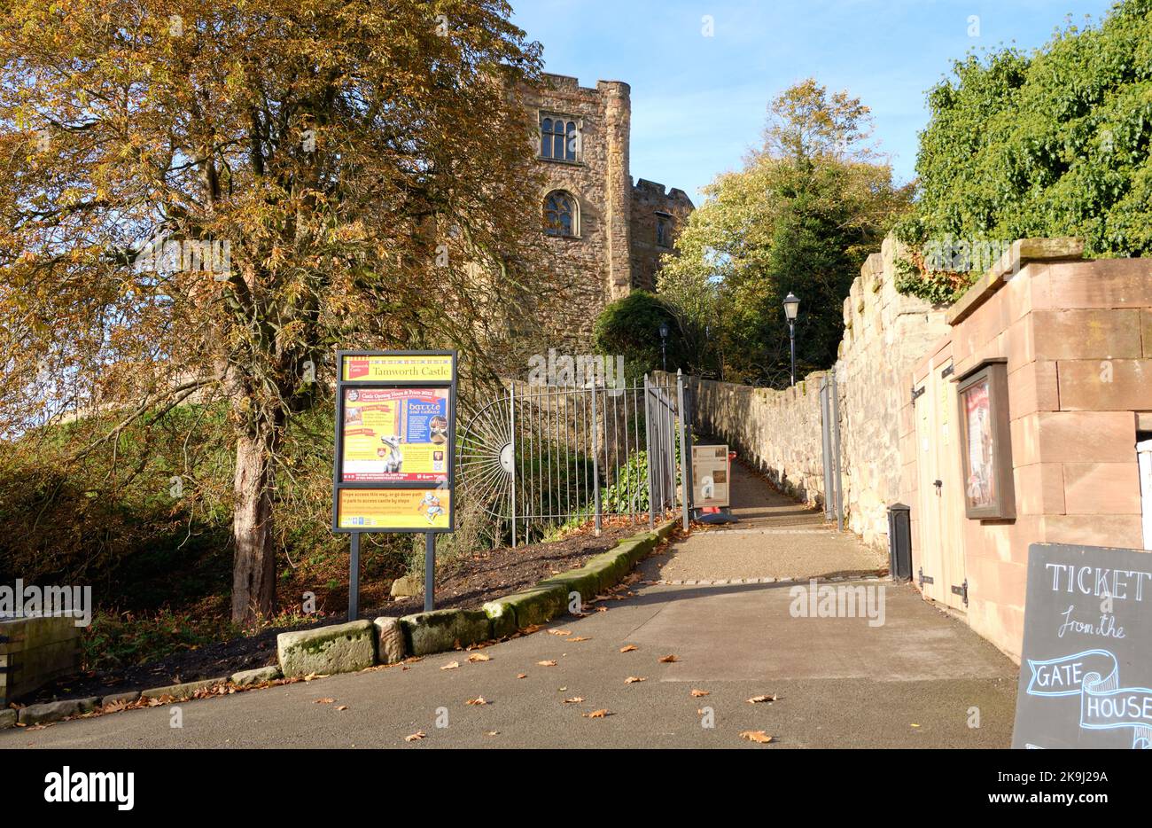 Old castle walls and ramparts in Tamworth, UK Stock Photo - Alamy
