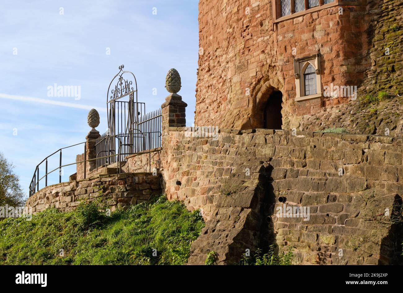 Old castle walls and ramparts in Tamworth, UK Stock Photo - Alamy