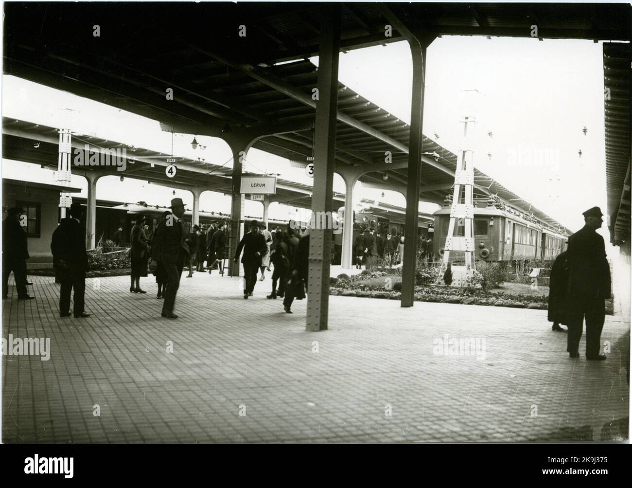 The station completed on May 15, 1930. At the rightest, PT 1084 stands ...