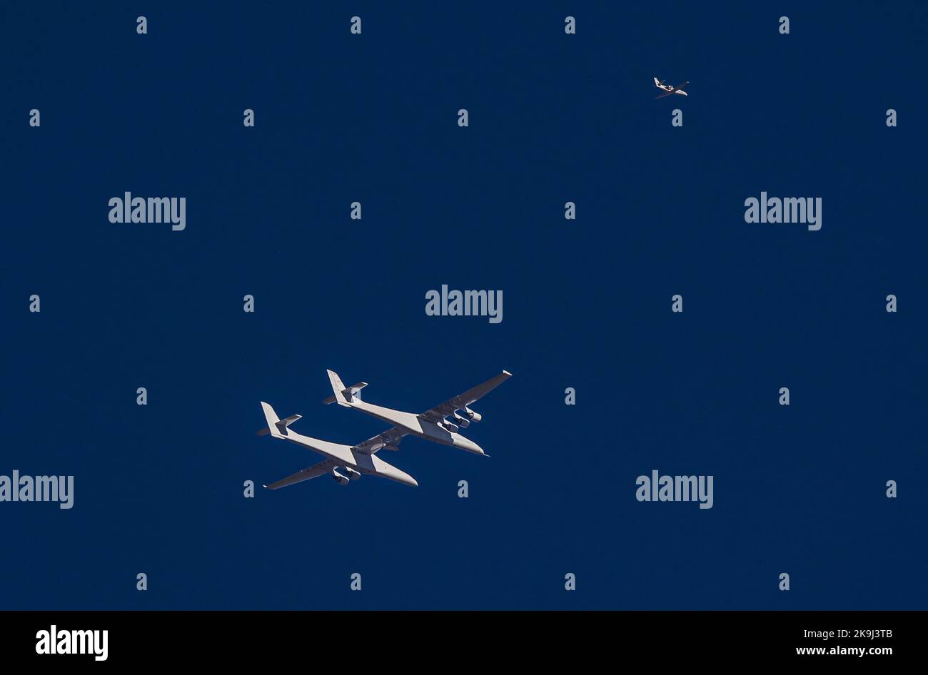 The Stratolaunch Roc aircraft taking off from the Mojave Space Port. It ...