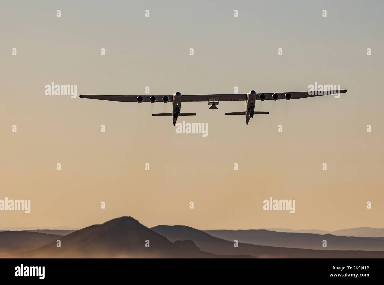 The Stratolaunch Roc aircraft taking off from the Mojave Space Port. It ...