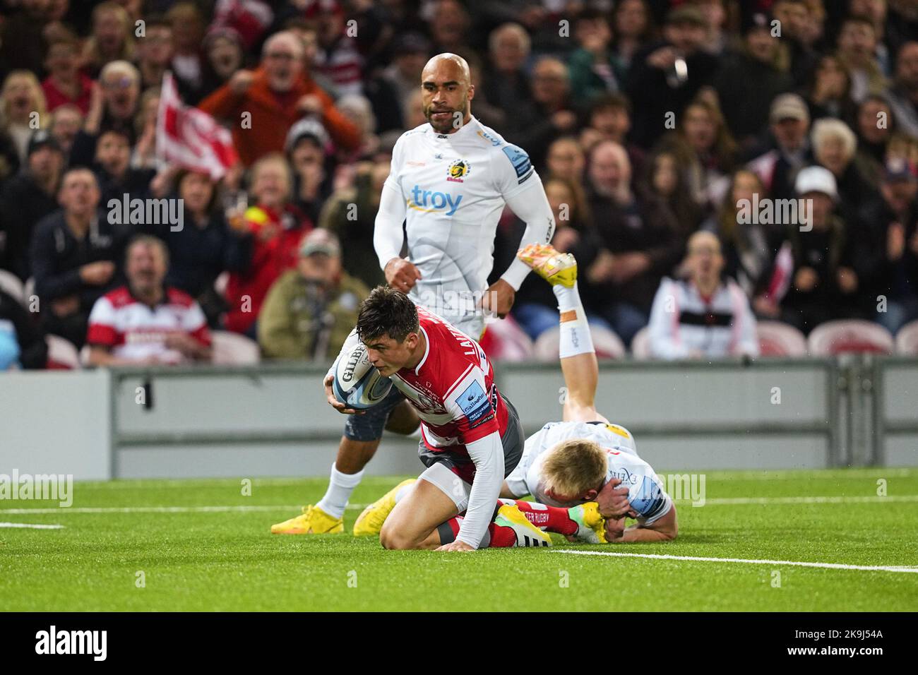 Gloucester, UK. 28th Oct, 2022. Josh Hodge of Exeter Chiefs tries to ...