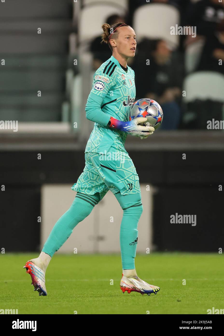 Turin, Italy, 27th October 2022. Pauline Peyraud-Magnin of Juventus ...