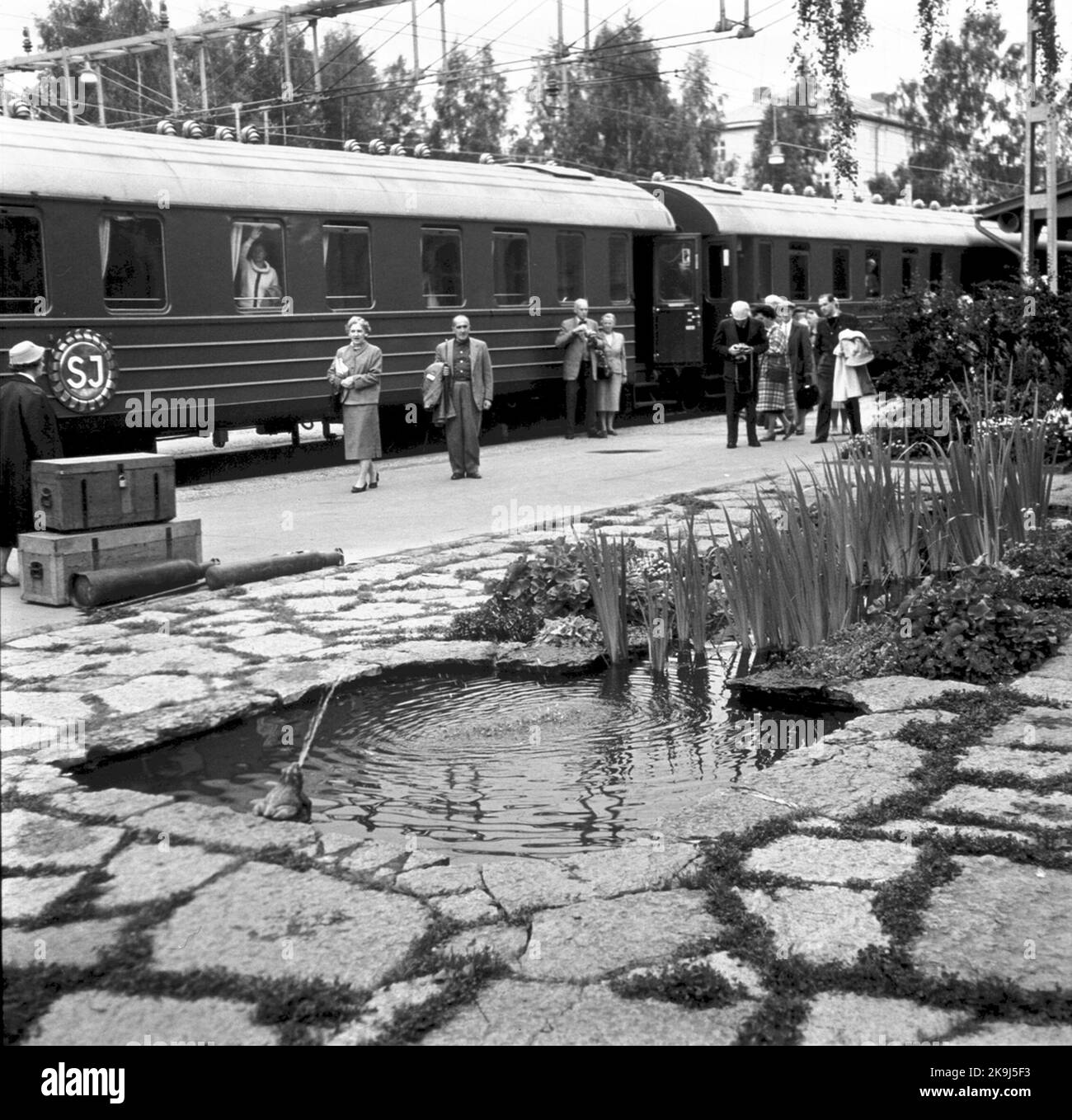 The State Railways, SJ SNLC train at station. SNLC, Sunlit Nights Land ...