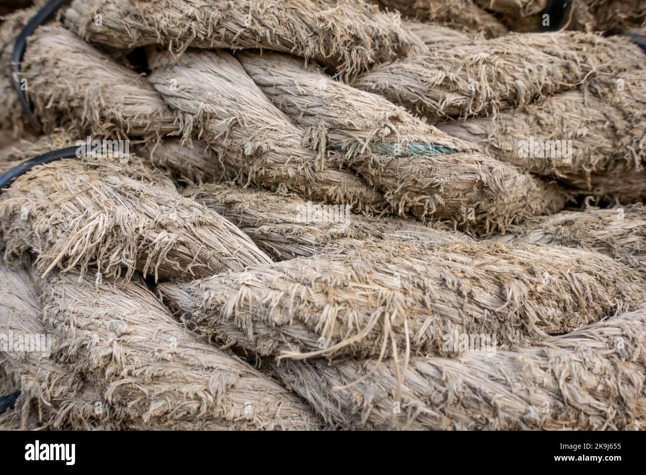 Tangled rope hi-res stock photography and images - Alamy