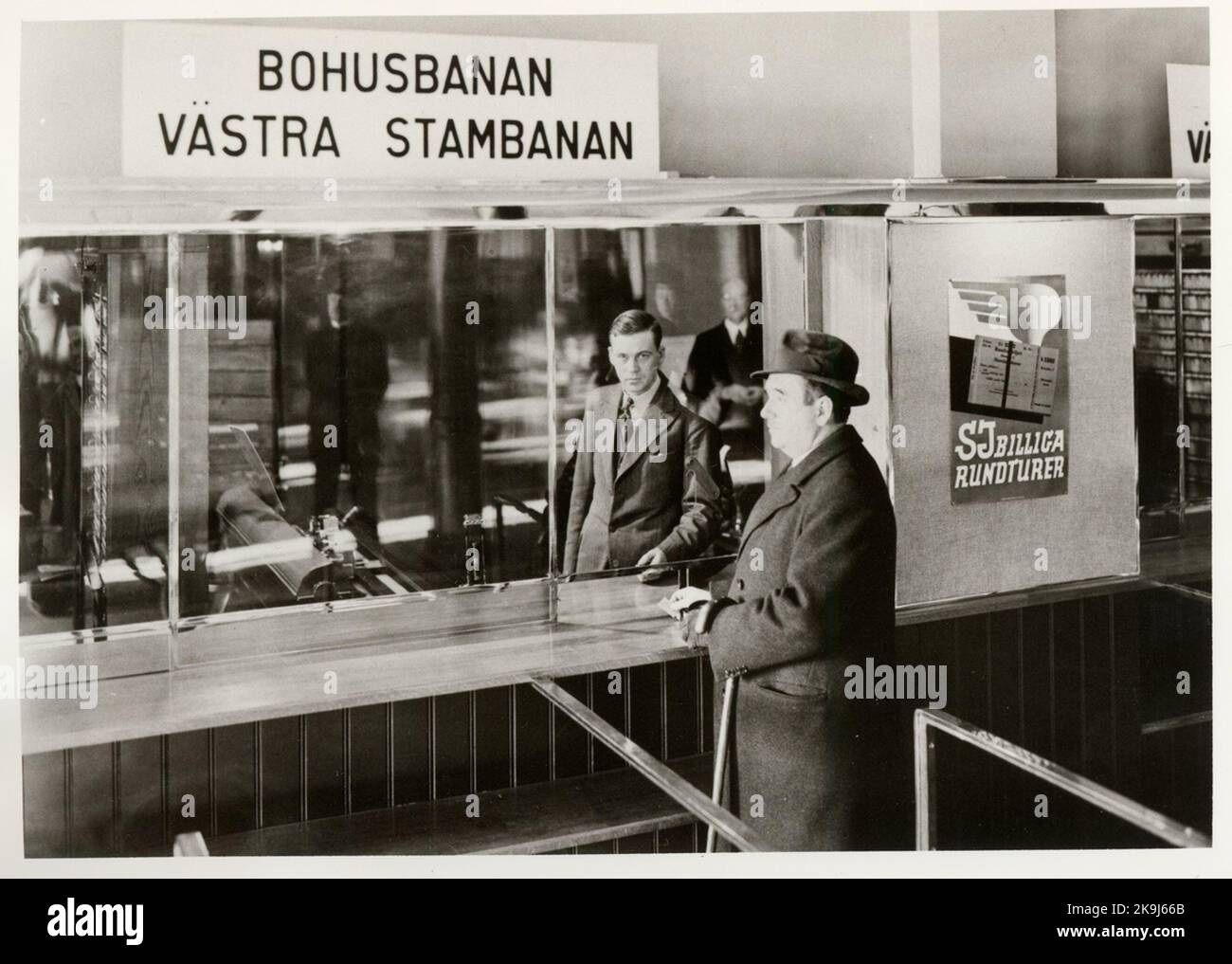 Ticket sales machines hi-res stock photography and images - Alamy