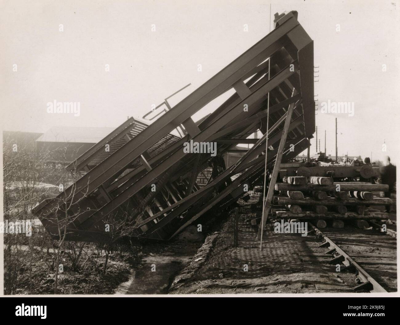 Crane bridge has overturned when transporting ASEA's mechanical ...