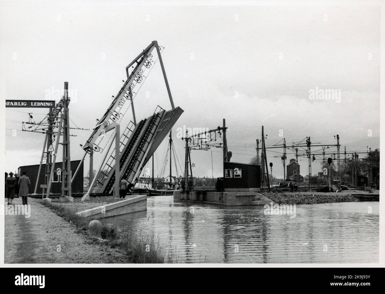 The flap bucket during operation on the new double -track railway ...
