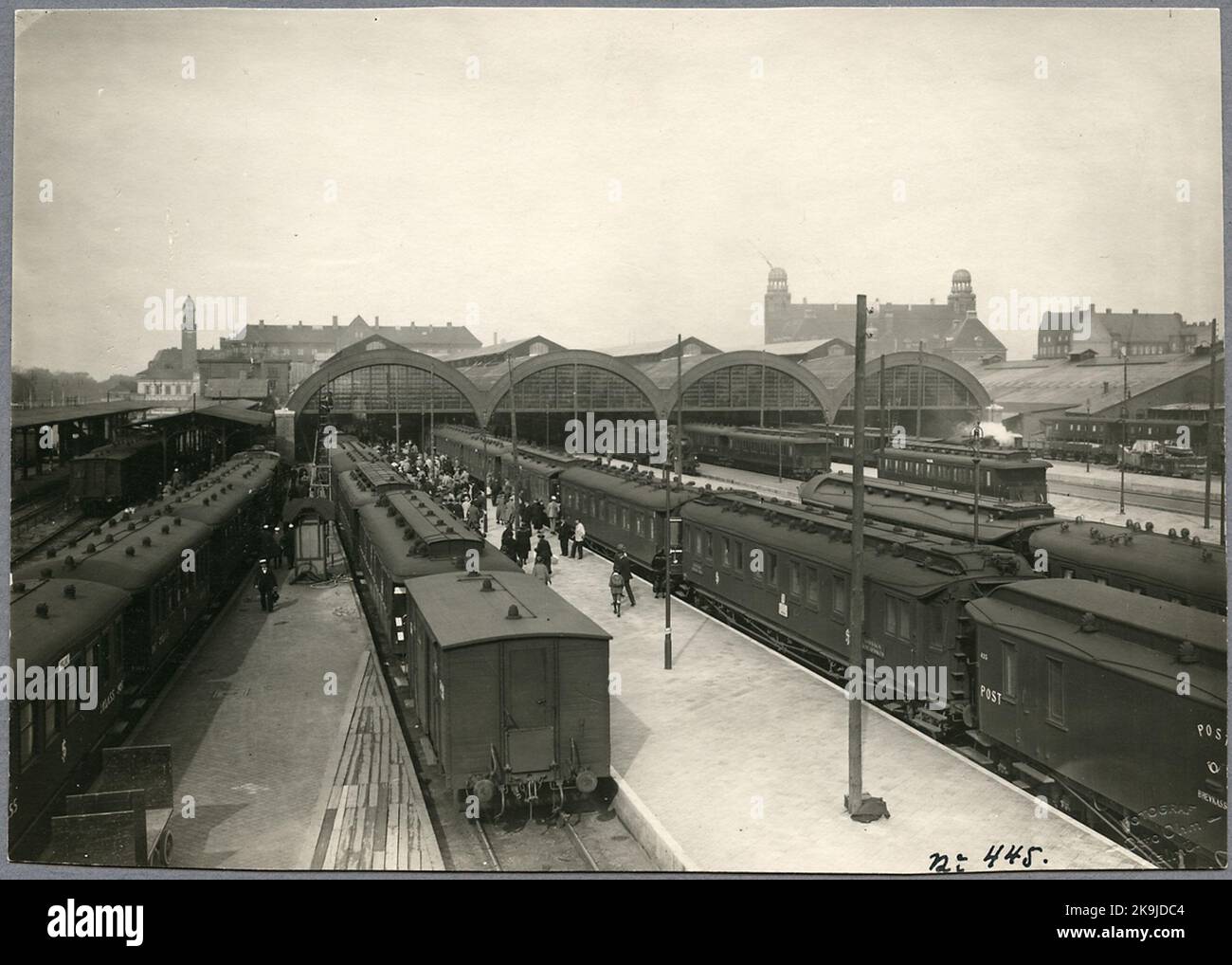 Platforms and railway hall at Malmö Central Station Stock Photo - Alamy