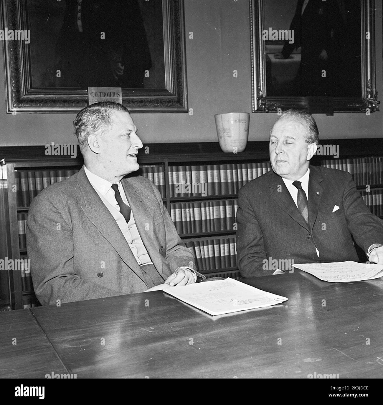 Director General, DG, Erik Upmark, left. CFO, EKD, Sjöberg ...