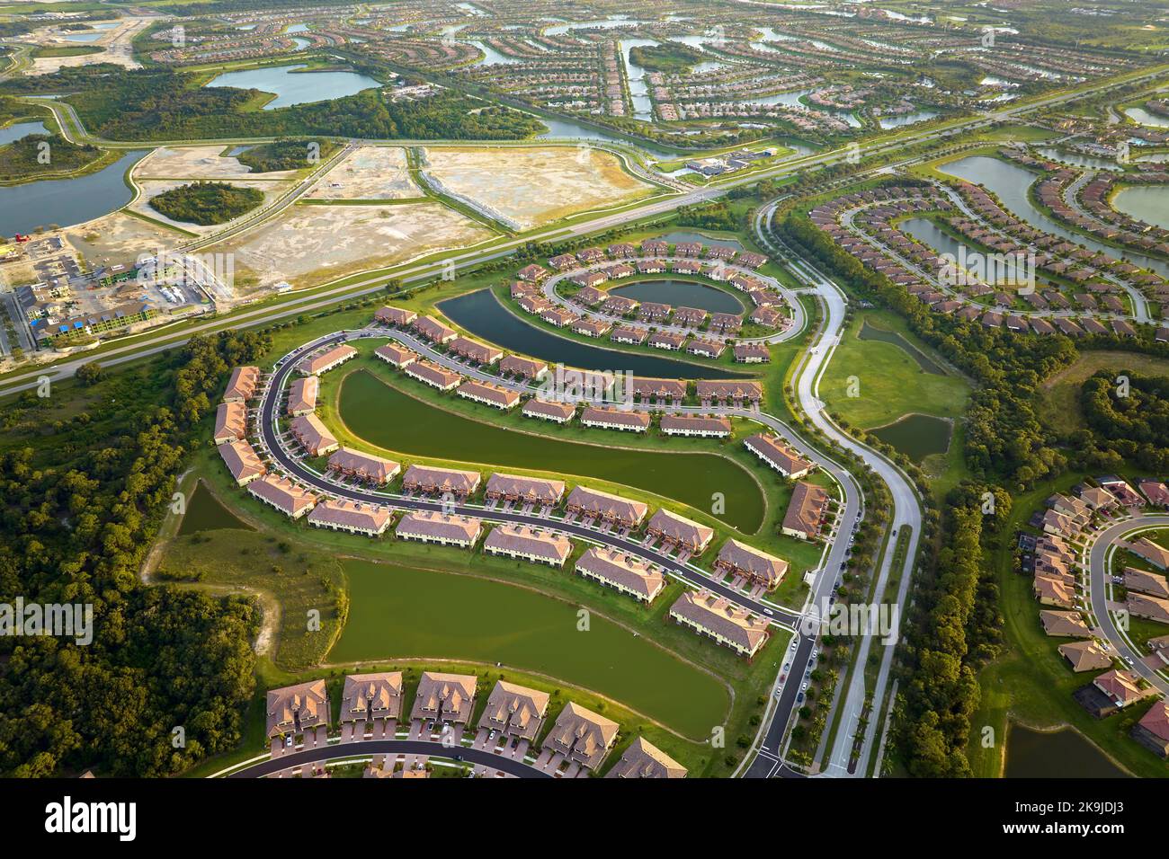 Rich family house suburbia hi-res stock photography and images - Alamy