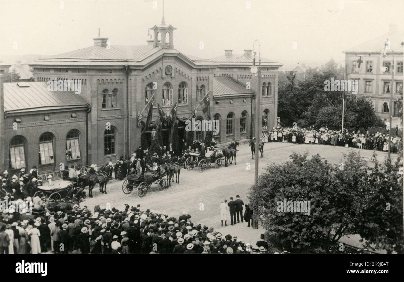 Reception of King Oscar II at Örebro station Stock Photo - Alamy