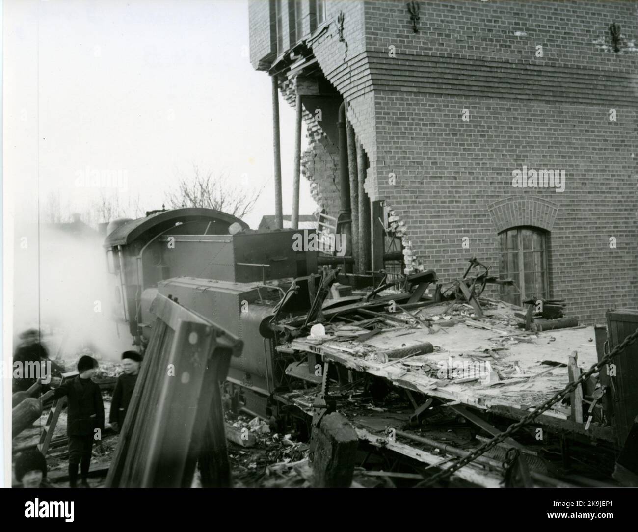 State Railways, SJ B 1314. Train accident Holmsveden 1917-02-16. Snap ...