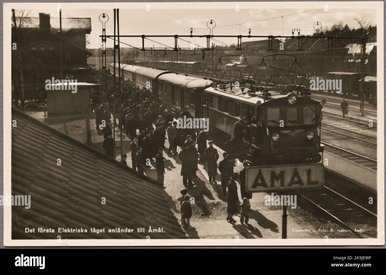 The first electric train arrives in Åmål. Bergslagernas Railway, BJ DS ...