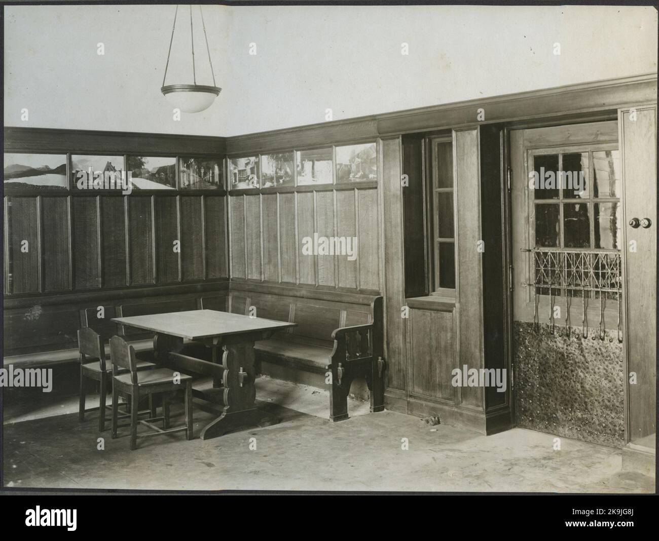 Haparanda station house. 1st and 2nd class waiting room Stock Photo - Alamy