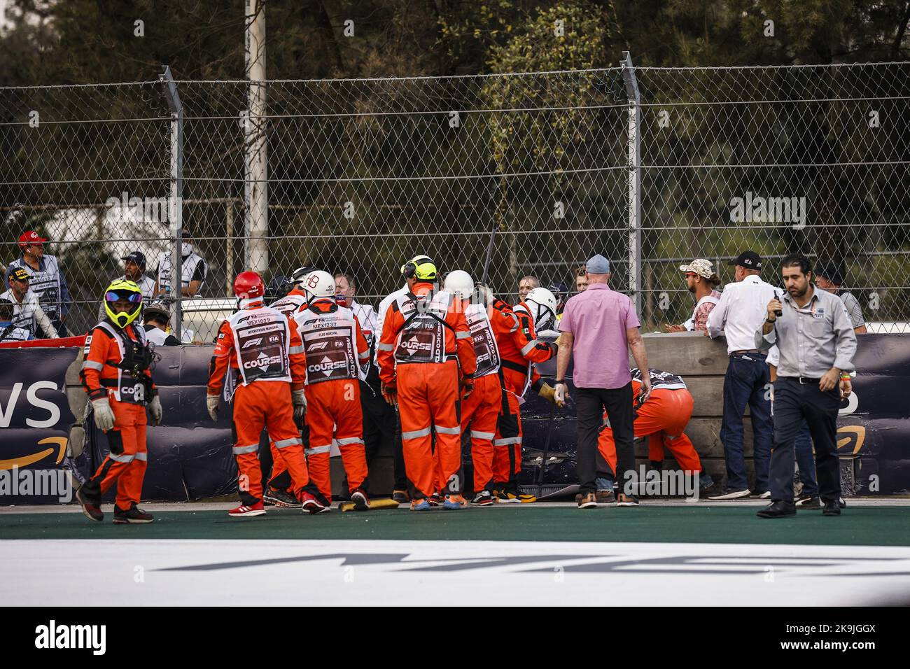 Mexico City, Mexico. 28th Oct, 2022. Tech pro barriers protections ...